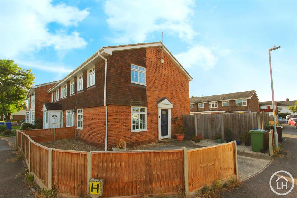 Periwinkle Close, Sittingbourne 3 bed semi-detached house - £280,000
