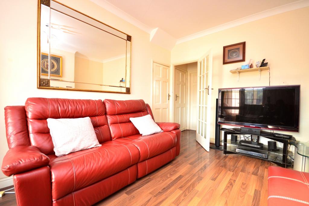 Hesperus Crescent, Isle Of Dogs, E14 3AB 3 bed cottage - £2,675 pcm (£ ...