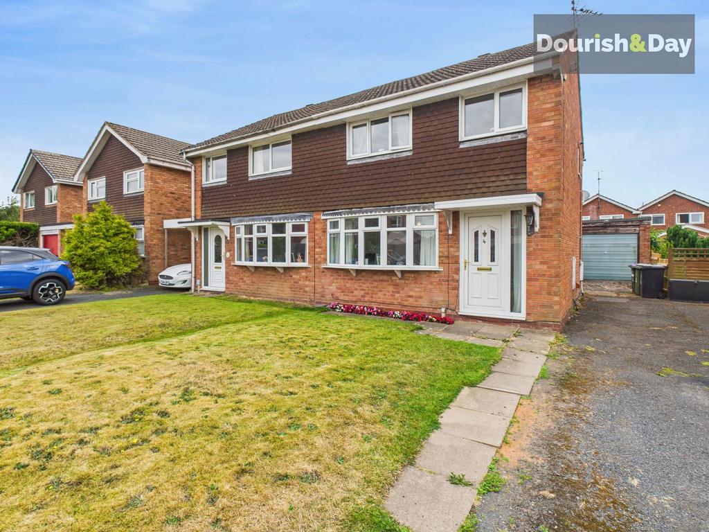 Warwick Close, Market Drayton TF9 3 bed semi-detached house - £210,000