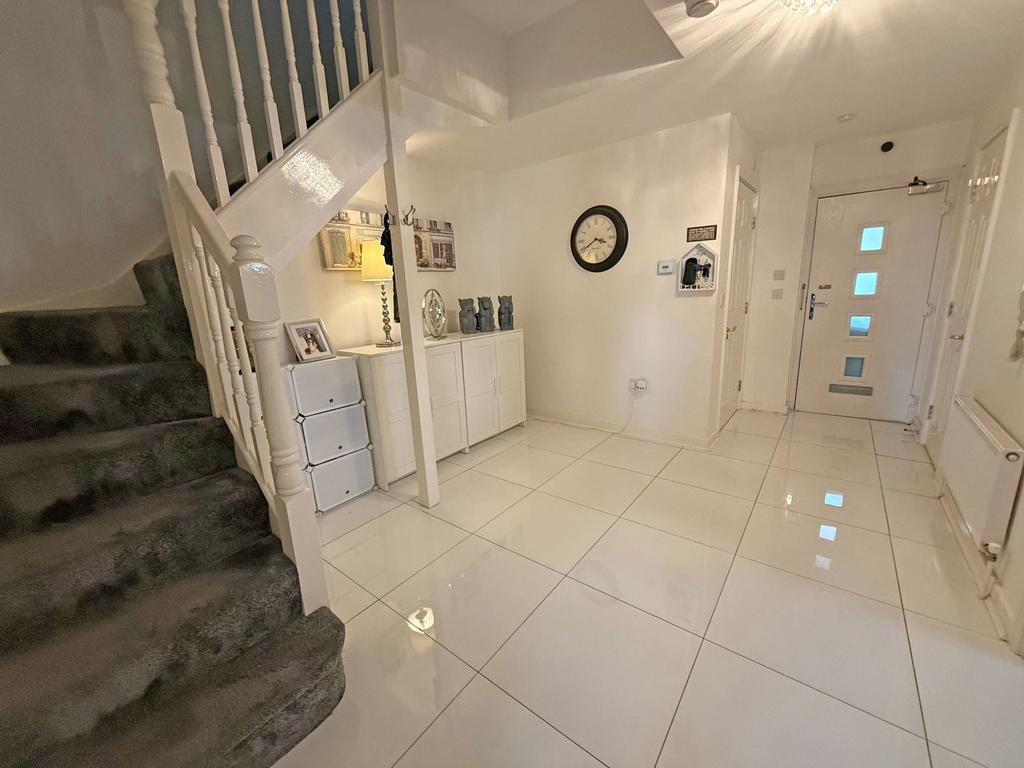 Main Street, Dickens Heath, Solihull... 3 bed apartment - £355,000