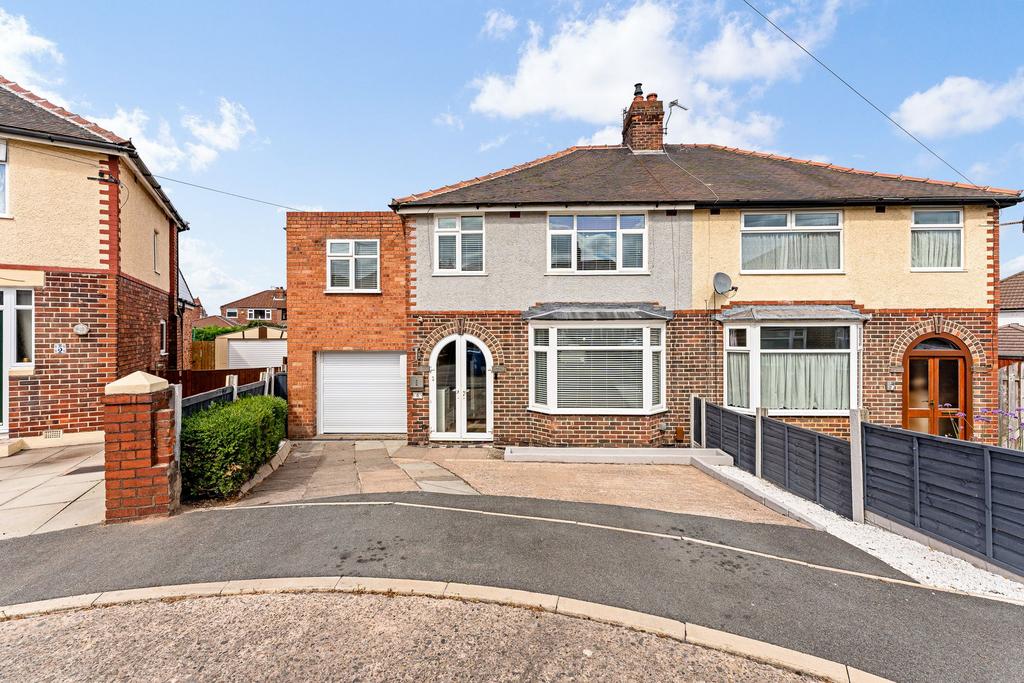 Lyndon Grove, Runcorn WA7 4 bed semi-detached house - £285,000