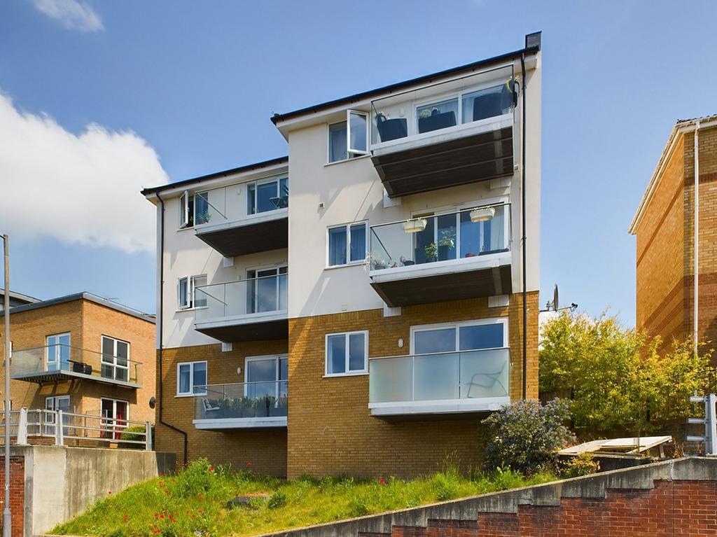 Jem House, Grove Gardens, HP13 7JG 2 bed apartment - £300,000