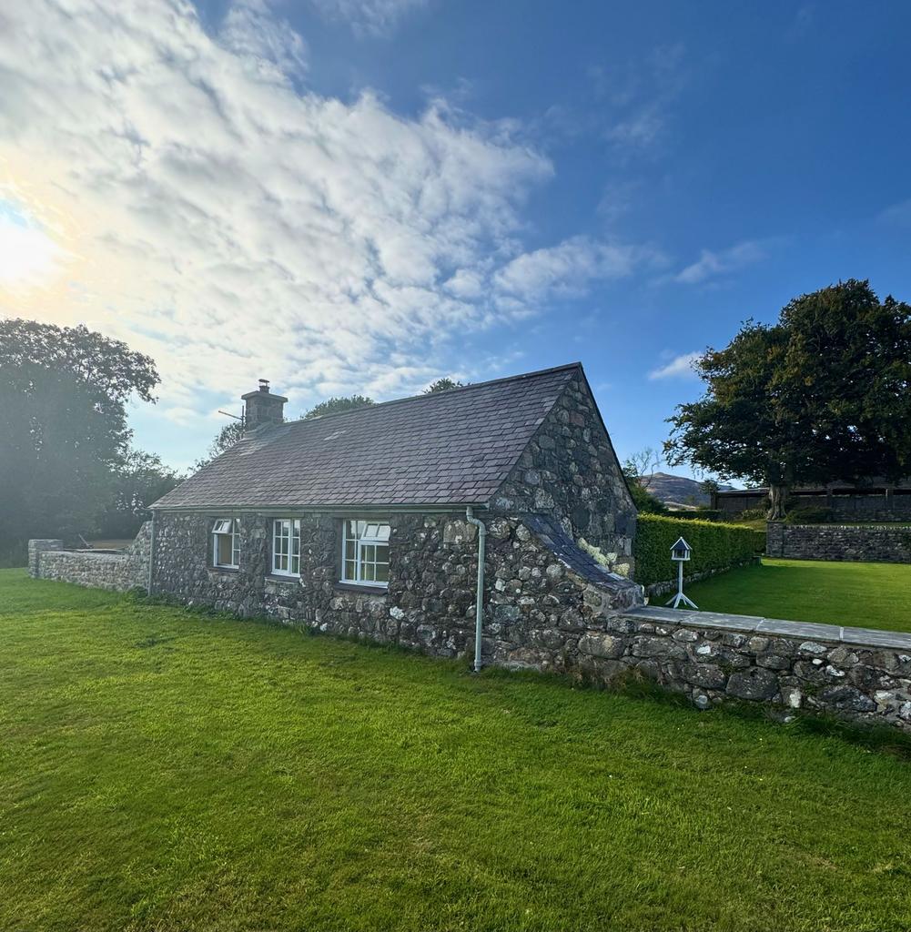 Y Ffor, Pwllheli LL53 1 bed bungalow - £895 pcm (£207 pw)