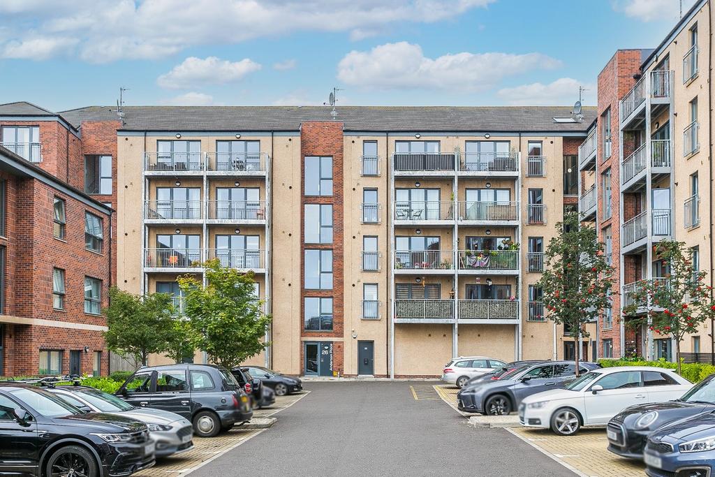 Anderson Place, Bonnington... 2 bed flat - £278,000