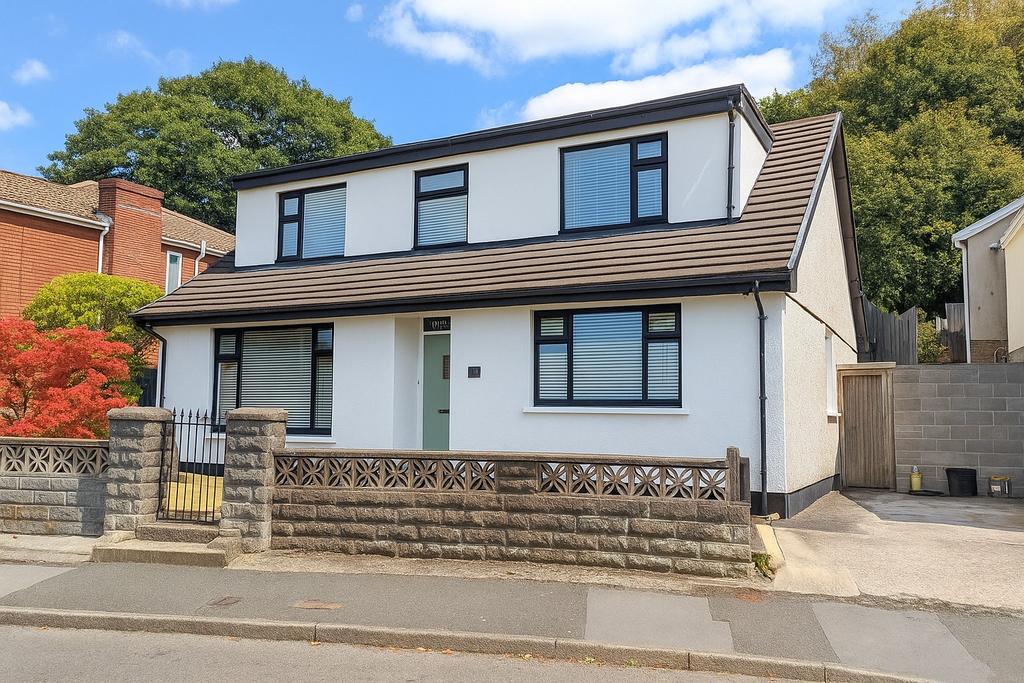 Luther Lane, Merthyr Tydfil CF47 4 bed detached house - £410,000