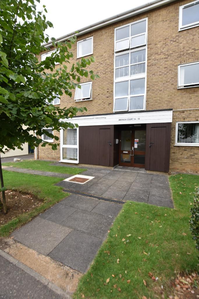 Amanda court, Peterborough, PE3 2 bed flat to rent - £900 pcm (£208 pw)
