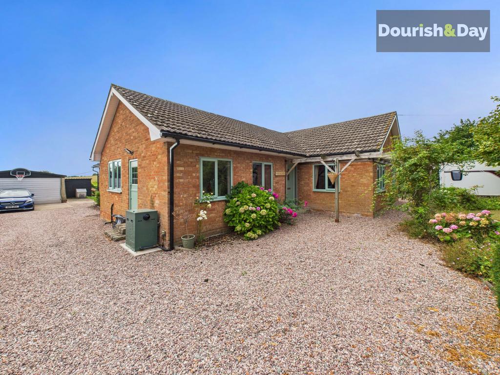 Market Drayton TF9 4 bed detached bungalow for sale - £645,000