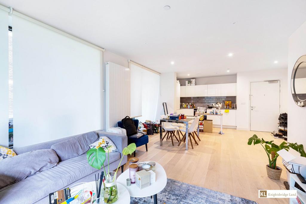 6 Clipper Street, London E16 2 bed apartment - £2,600 pcm (£600 pw)