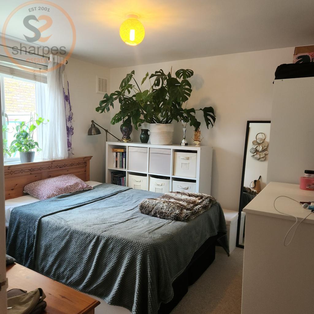 Leyton Road, London, SW19 1 bed in a house share - £1,050 pcm (£242 pw)