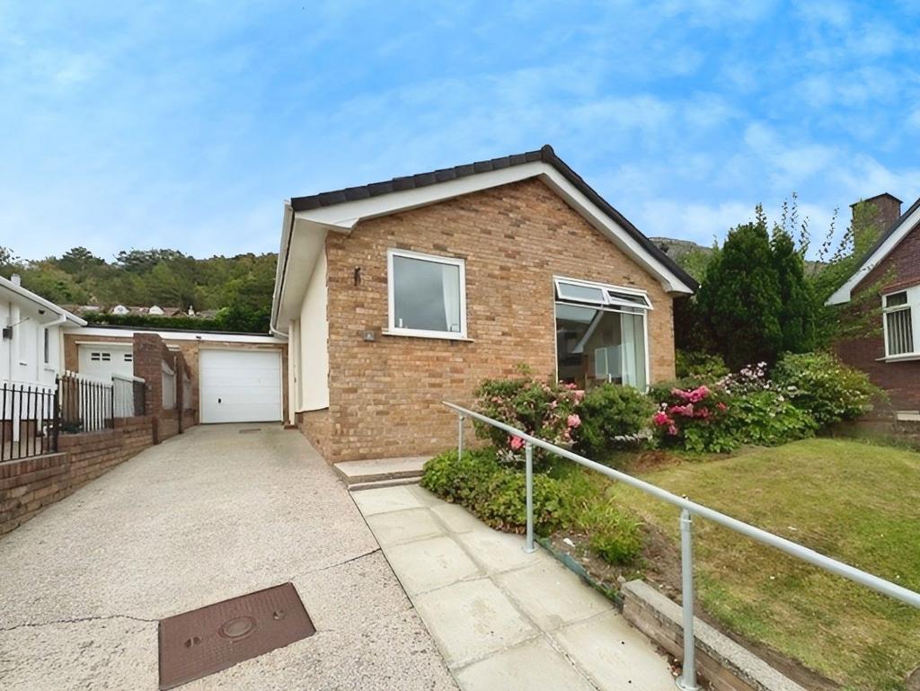 8 Parc Bron Deg, Dyserth LL18 6BQ 3 bed detached bungalow - £245,000