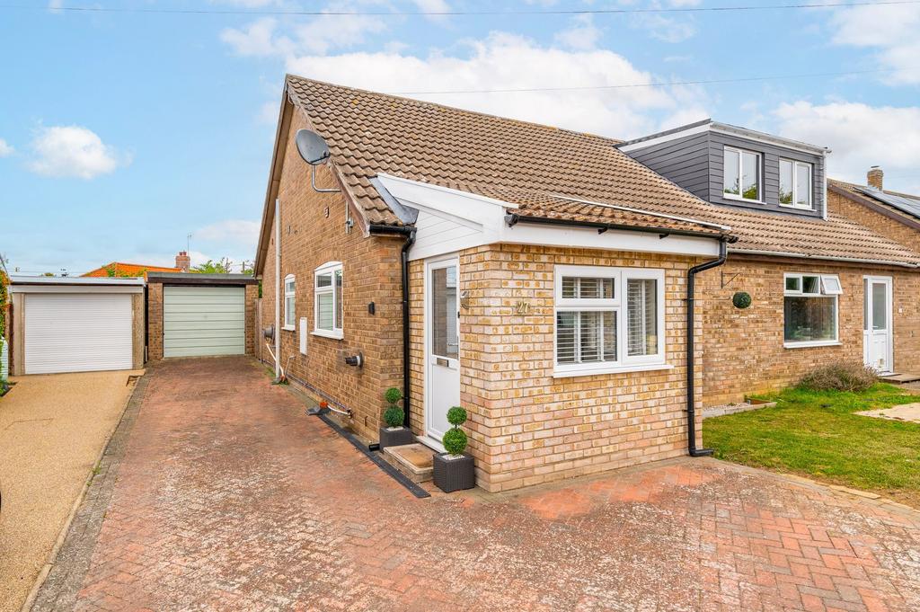 Limmer Avenue, Diss IP21 2 bed semi-detached bungalow for sale - £230,000