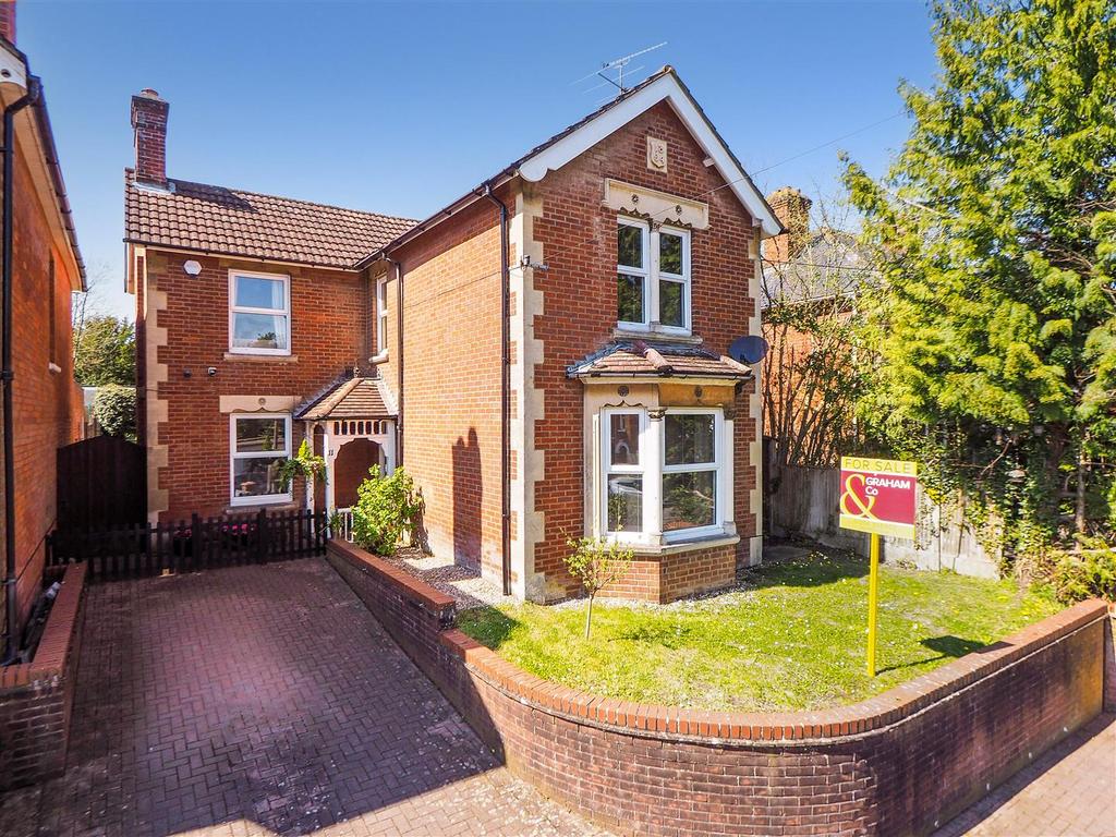 Junction Road, Andover 4 bed detached house - £645,000