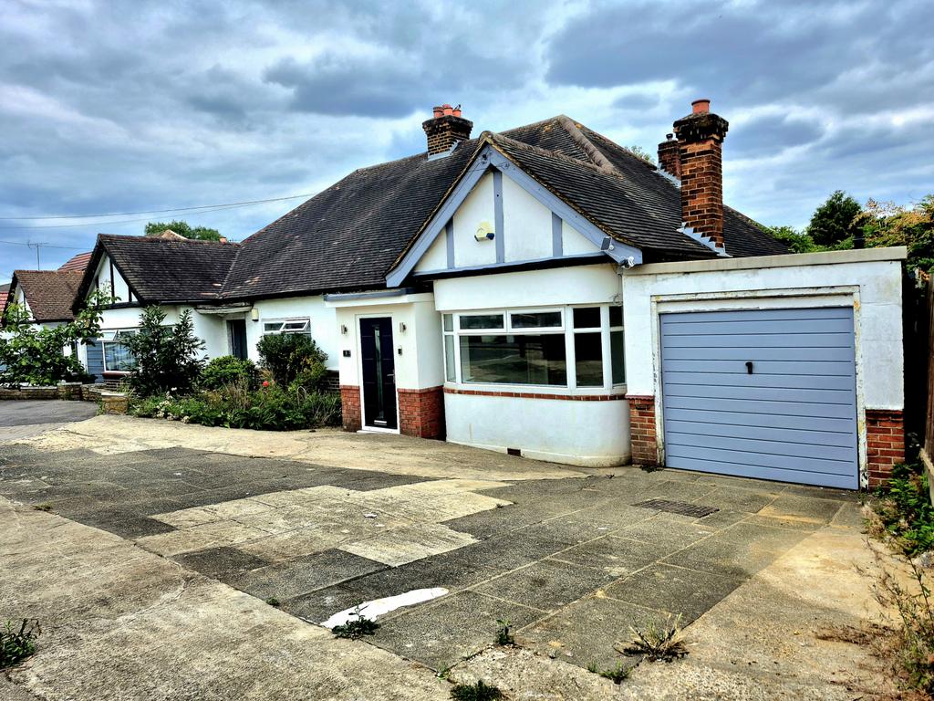 Harrow, Middlesex HA3 3 bed semi-detached bungalow - £650,000