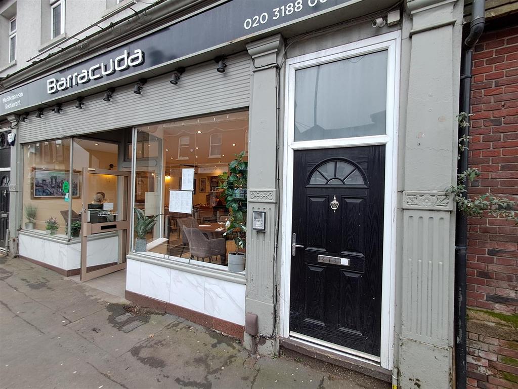 High Street, Bushey WD23 1 bed flat - £1,350 pcm (£312 pw)