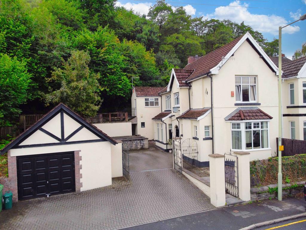 Llantwit Road, Treforest, Pontypridd... 5 bed end of terrace house for ...