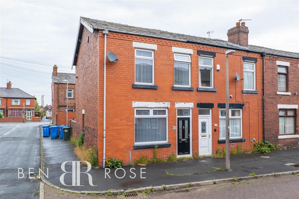 Blackstone Road, Chorley 2 bed end of terrace house - £775 pcm (£179 pw)