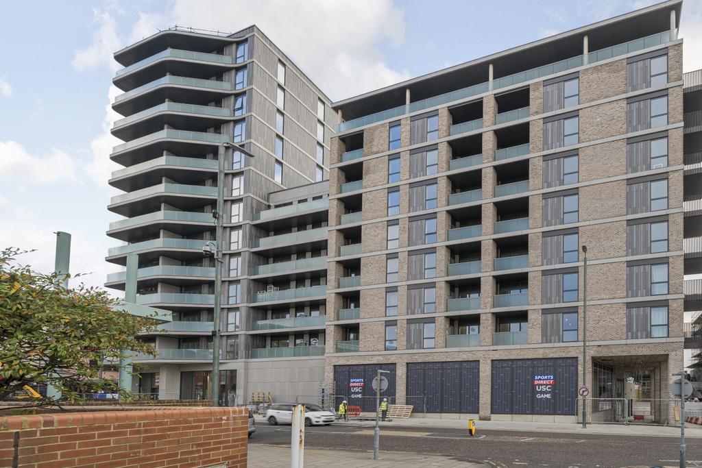 Regal Walk Bexleyheath DA6 1 bed flat - £1,500 pcm (£346 pw)