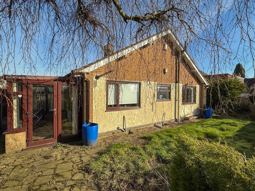 Gallows Green, Alton, Stoke-on-Trent... 2 bed detached bungalow - £228,000