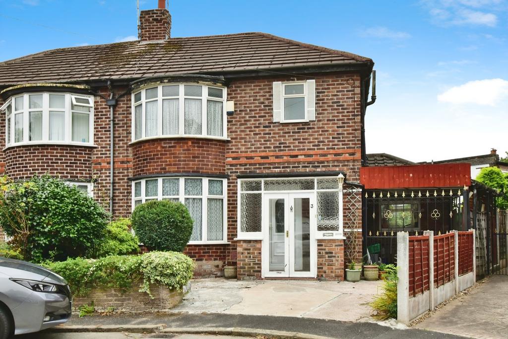 Avalon Drive, Manchester M20 3 bed semi-detached house - £300,000