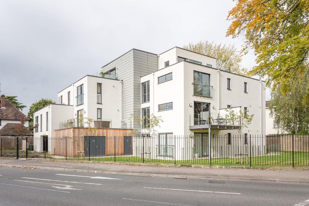 Off Lansdown Road GL51 6BQ 3 bed flat - £2,500 pcm (£577 pw)
