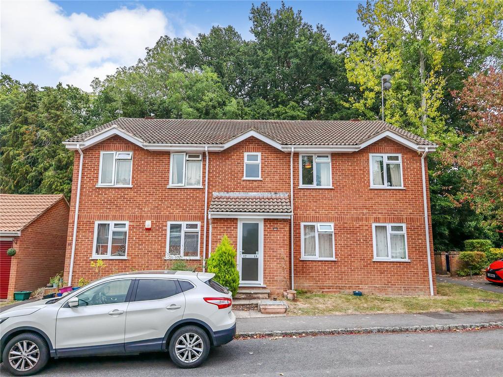 Hazel Coppice, Hampshire RG27 2 bed apartment - £1,150 pcm (£265 pw)