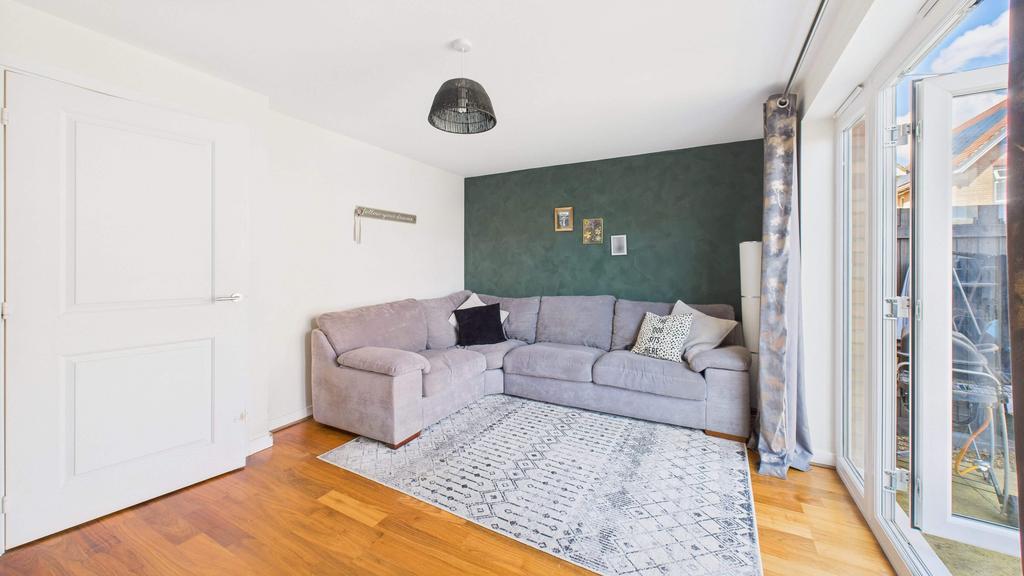 at Field Rose, Aylesbury, Aylesbury HP22 3 bed house for sale - £170,000