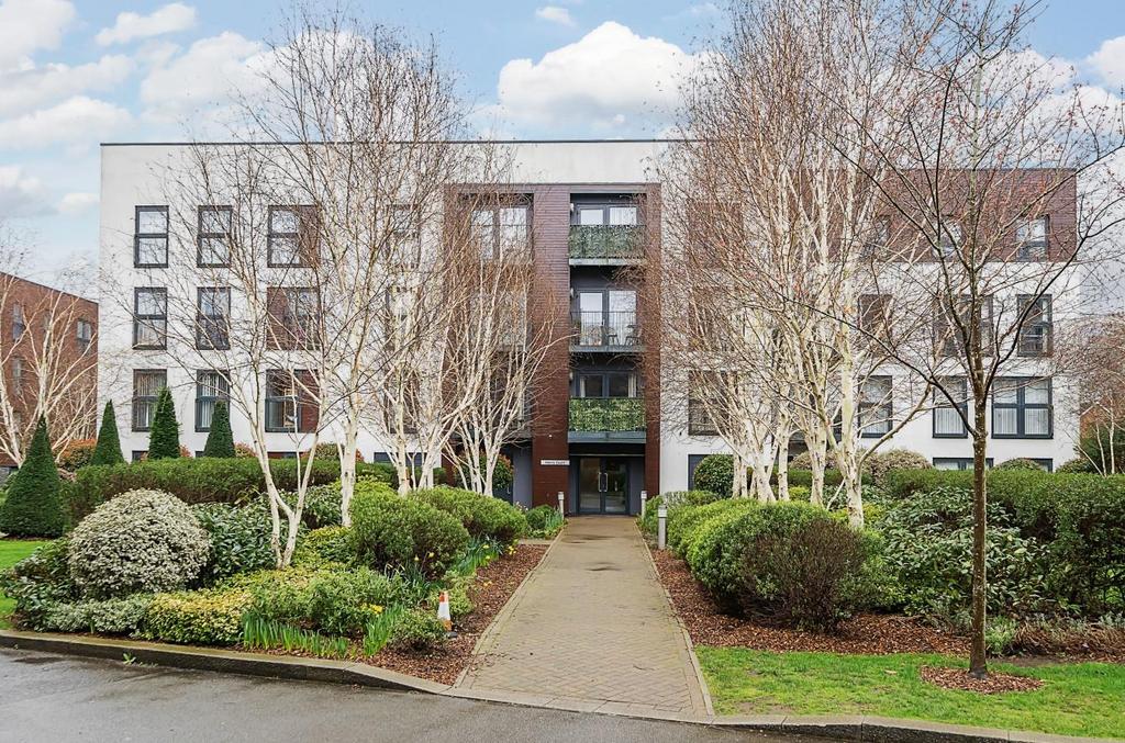 Henry Court, Stanmore HA7 1 bed flat for sale - £340,000
