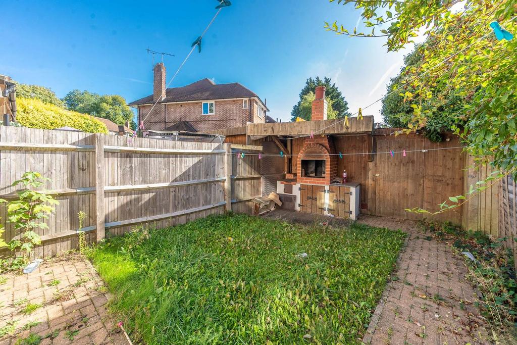 Springfield Close, Harrow, Stanmore, HA7 2 bed maisonette to rent - £ ...