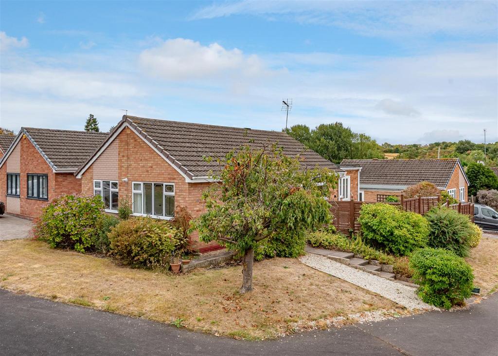 27 Bratch Park, Wombourne, Wolverhampton 2 bed detached bungalow for ...