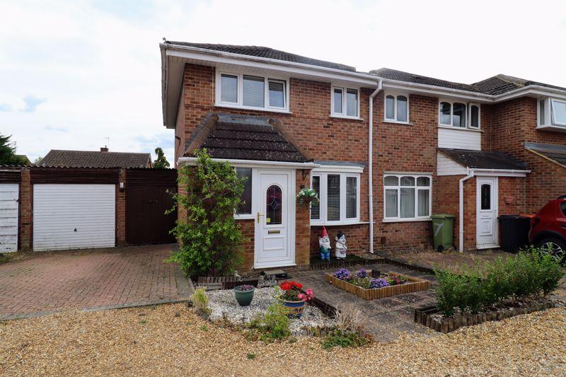 Greenlaw Place, Bletchley, Milton Keynes 3 bed end of terrace house - £ ...