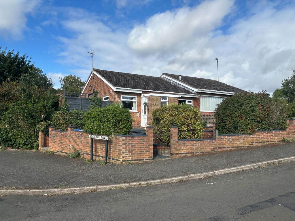 Addison Road, Kettering NN14 2 bed semi-detached bungalow - £200,000