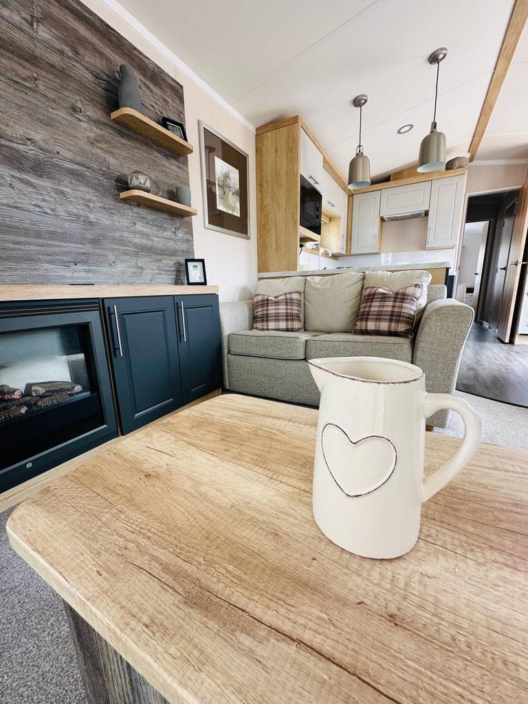 Perowne Way Sandown 2 bed static caravan - £60,000