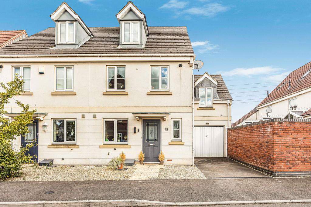 Rosebay Gardens, Cheltenham, GL51 0WP 4 bed semi-detached house - £340,000