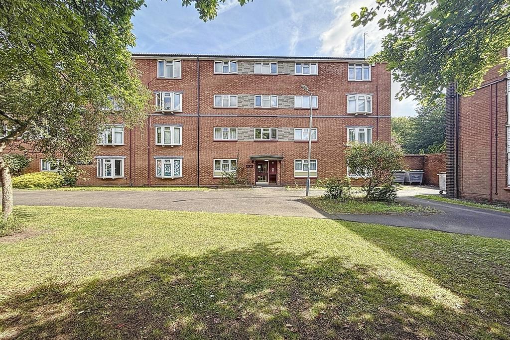 St. Michaels Court, Wolverhampton 2 bed flat - £115,000