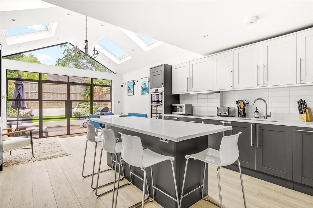 Arundel Close, SW11 3 bed terraced house for sale - £1,000,000