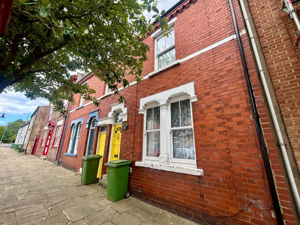 2 Bed Mid-Terraced House, Market... 2 bed terraced house - £775 pcm (£ ...
