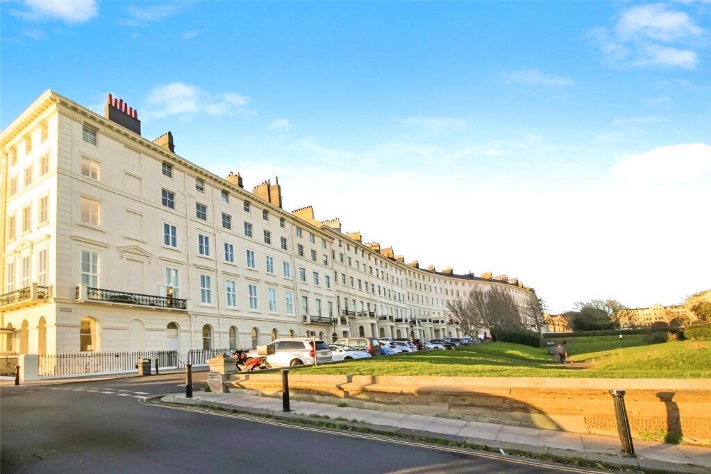 Adelaide Crescent, Hove Studio - £860 pcm (£198 pw)