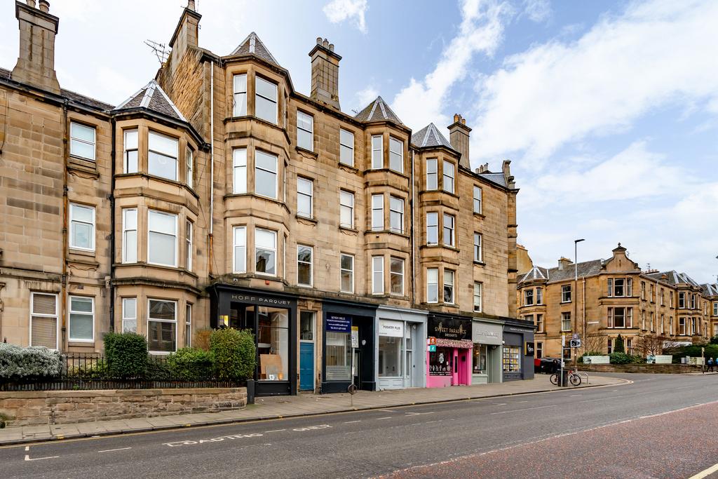 39 (3F1) Comiston Road, Morningside... 3 bed flat - £400,000
