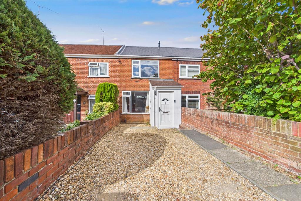 Armour Road, Tilehurst, Reading... 2 bed terraced house - £315,000