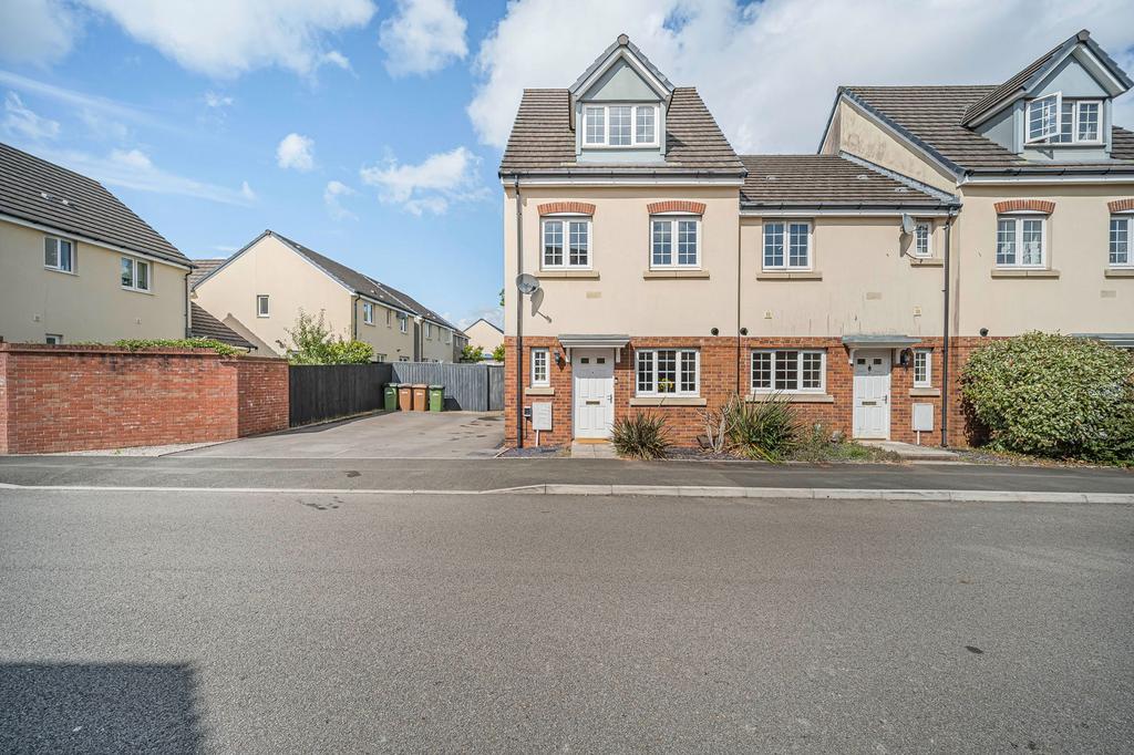 Mill View, Caerphilly CF83 3 bed end of terrace house for sale - £260,000