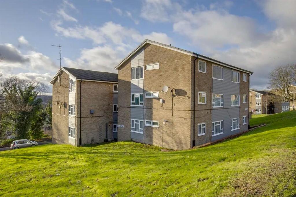 The Pastures, High Wycombe HP13 1 bed maisonette for sale - £170,000