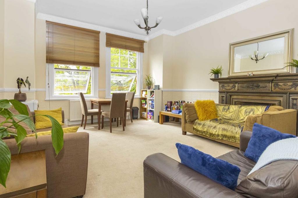 Madeley Road, London W5 3 bed flat to rent - £2,899 pcm (£669 pw)