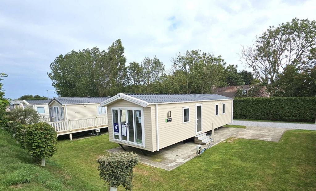 Hornsea East Riding of Yorkshire 2 bed static caravan - £39,995