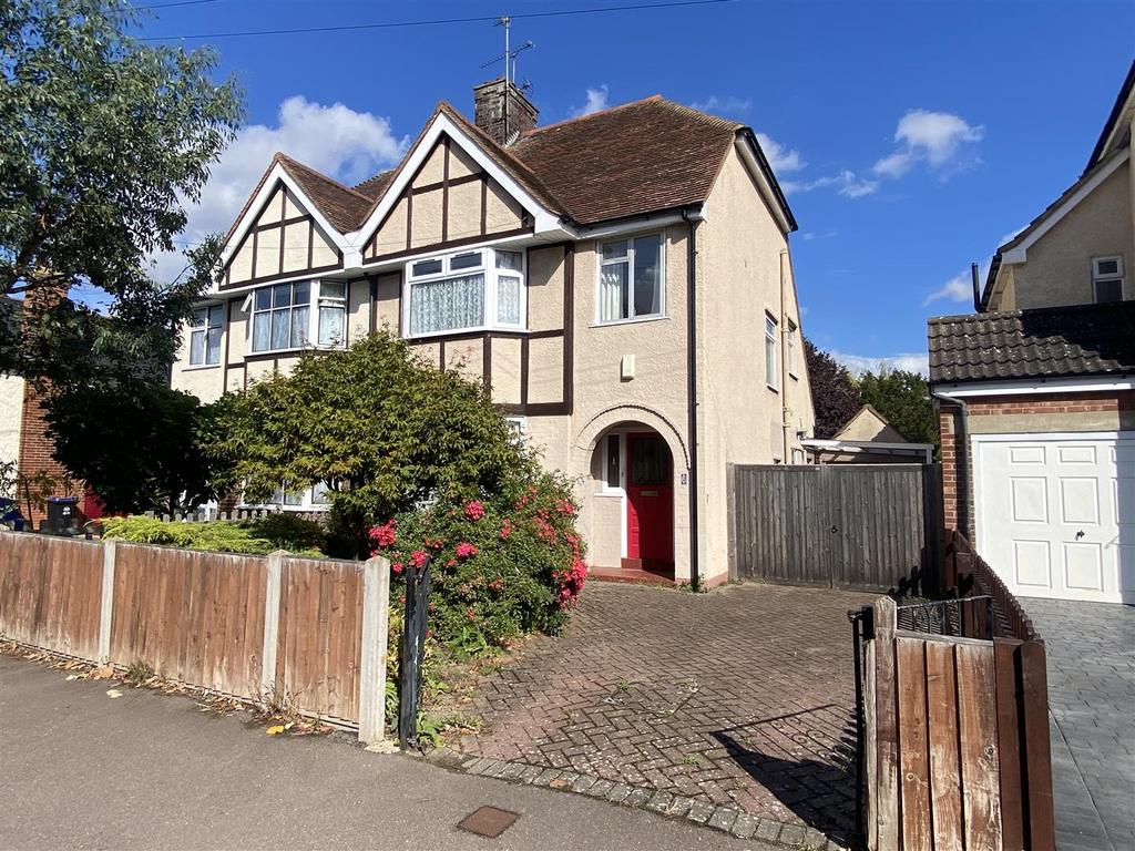 Bearton Avenue, Hitchin 3 bed semi-detached house - £725,000