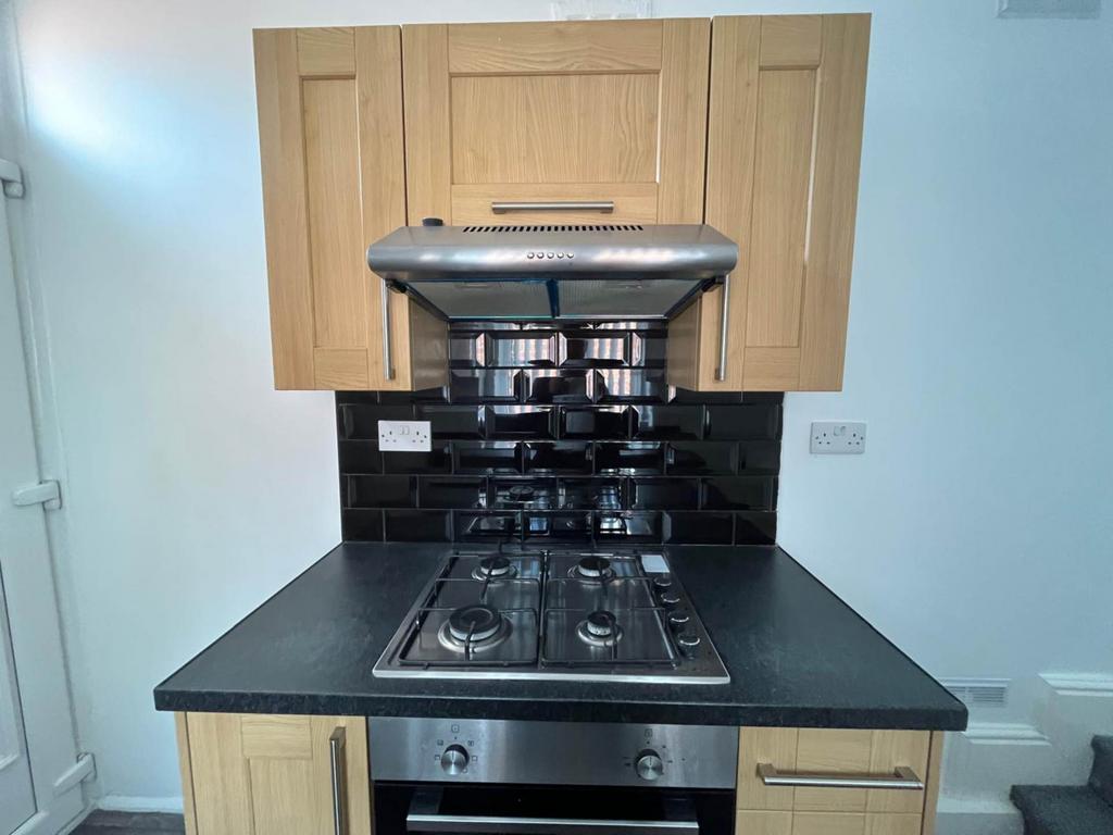 Prince Consort Rd, Gateshead NE8 4 bed maisonette - £950 pcm (£219 pw)