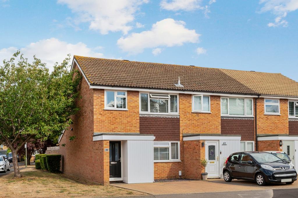 Willowhayne Drive, Walton-on-Thames... 3 bed end of terrace house - £ ...