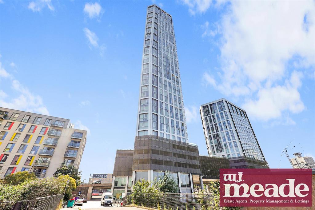 Sky View Tower, London, E15 2 bed flat - £2,500 pcm (£577 pw)