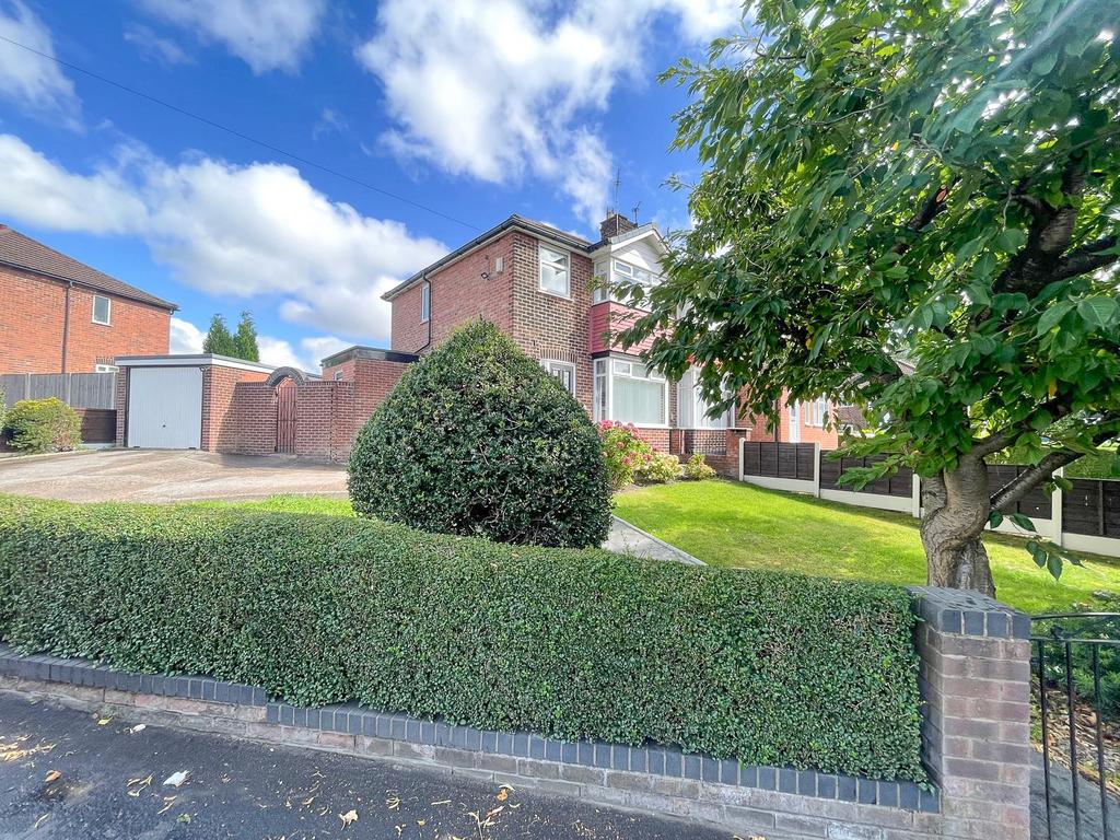 Brinnington Road, Brinnington 3 bed semi-detached house - £260,000