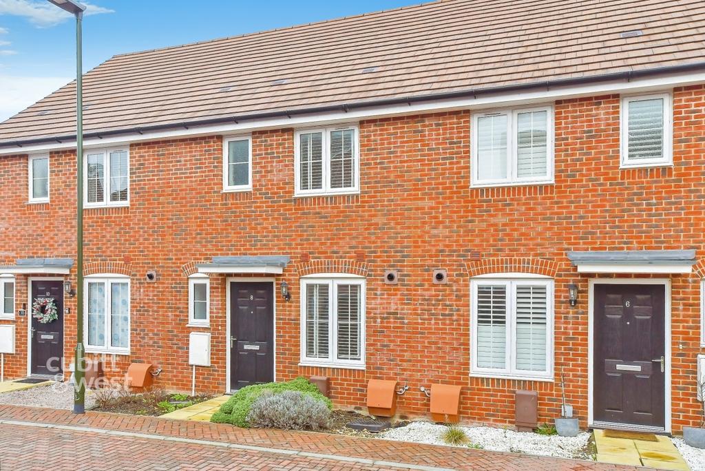 Buckle Mead Eastergate PO20 3 bed terraced house - £1,550 pcm (£358 pw)