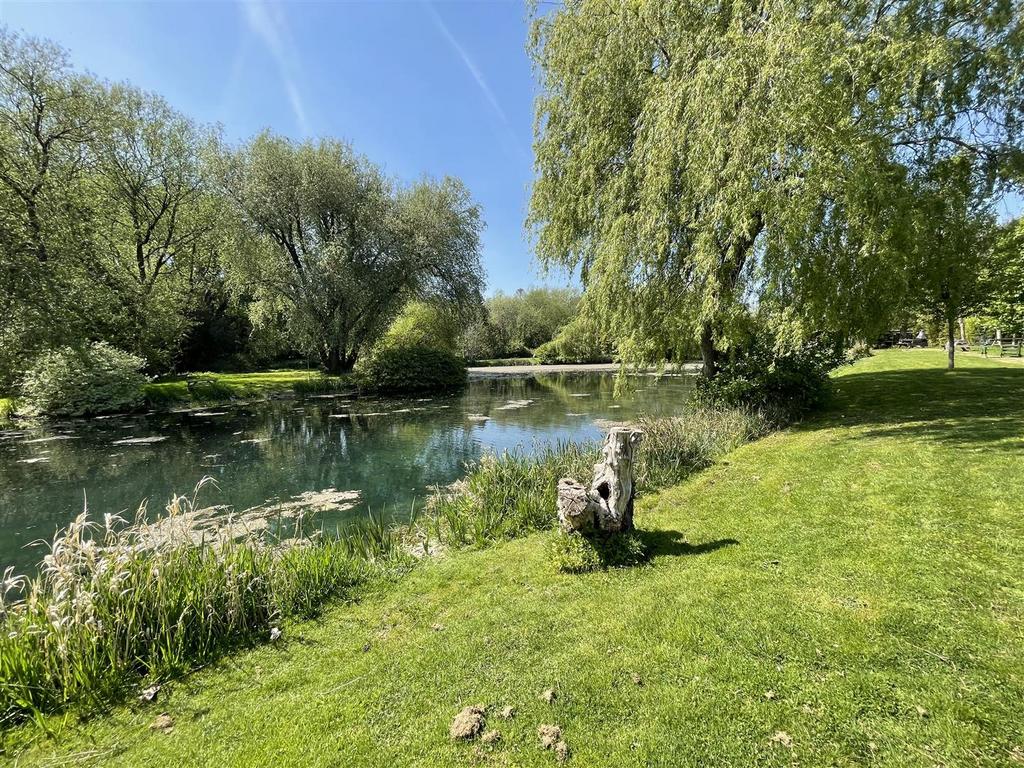 Headbourne Worthy Land - £400,000